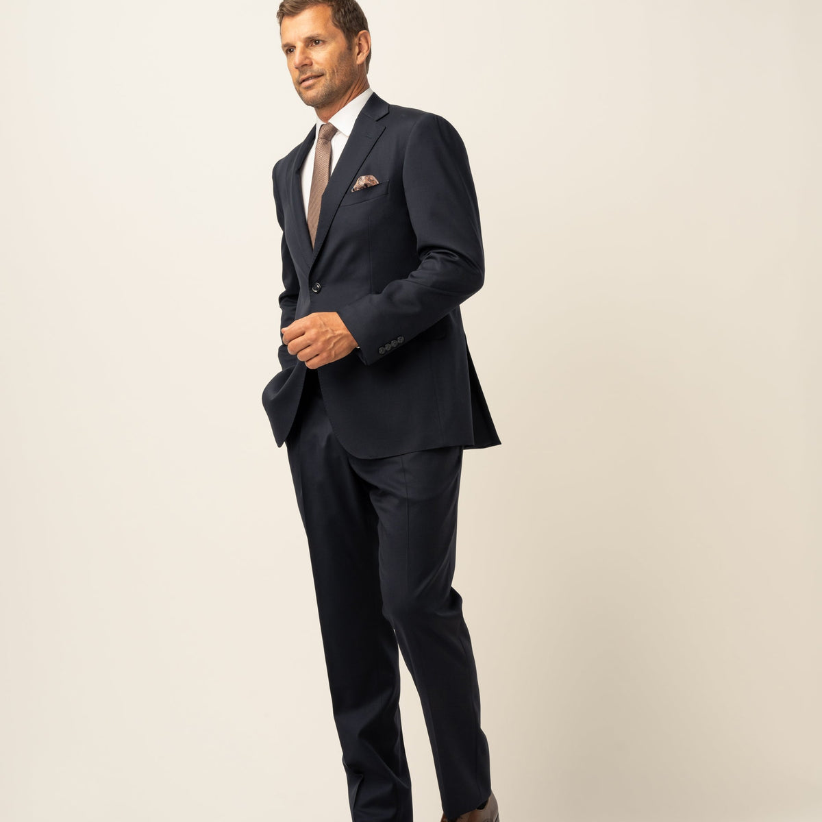 Fato Liso Azul escuro Modelo Disponível também em Adjusted Fit. 100% Lã ...